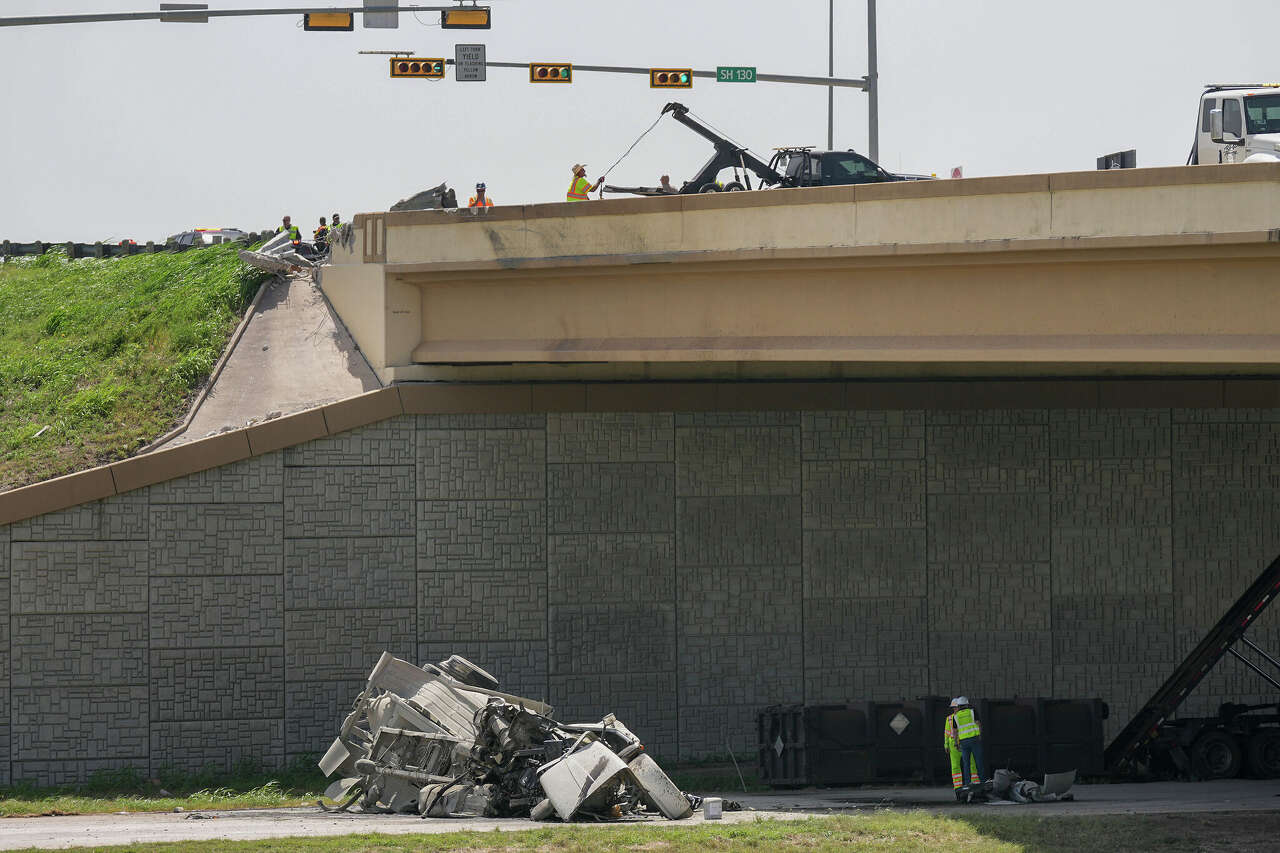 Driver charged with DWI with children in car after fatal 18-wheeler ...