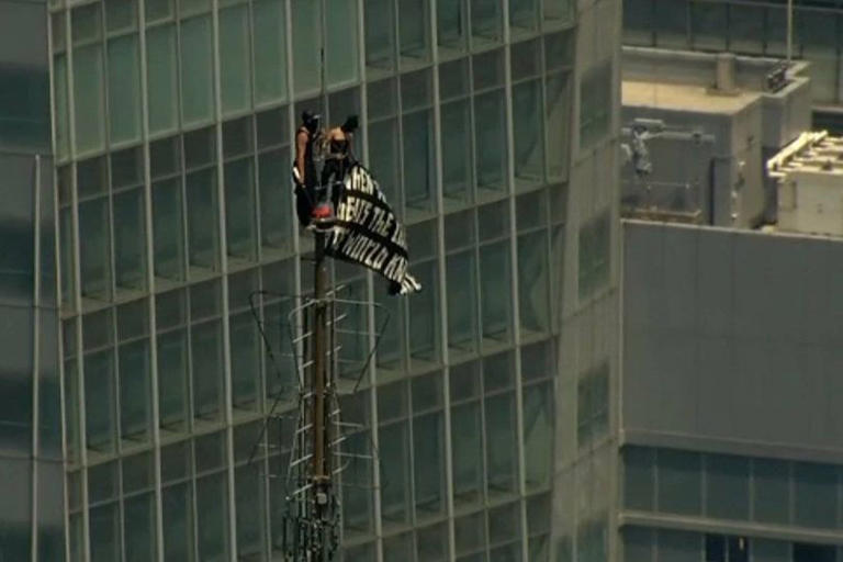 Two arrested after climbing Empire State Building in 'marriage proposal'