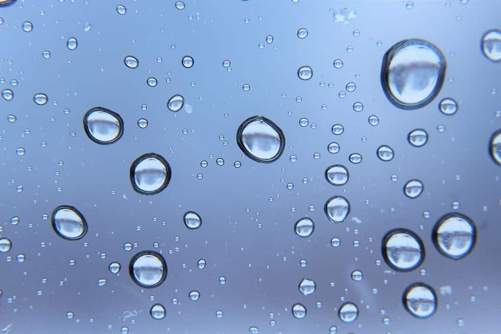 Is water a mix of two liquids? AI finds evidence in 74 million ...