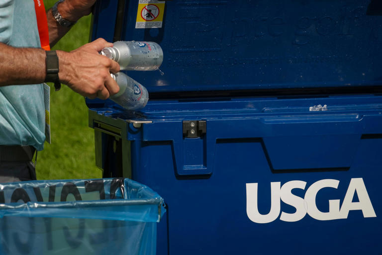 Scioto Country Club has high heat, no riding carts at U.S. Senior Open