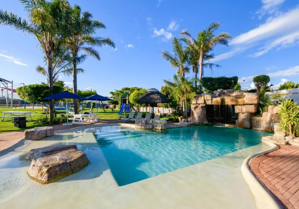 3D-printed whale tail becomes Garden Route landmark