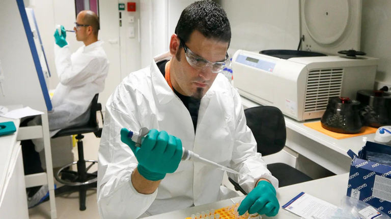 Scientists build from scratch cells that can grow, feed & reproduce