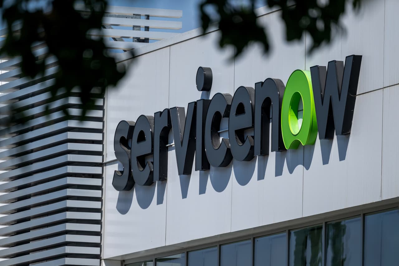 Software stocks face an ‘AI death knell.’ Why Guggenheim says it’s time ...
