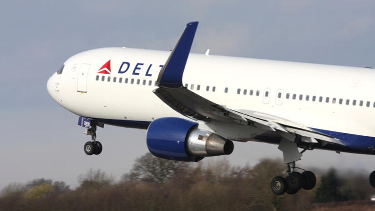 Republic Airways passengers landed safely in Boston after severe ...