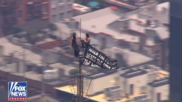 Two people climb to top of Empire State Building, watch live stream