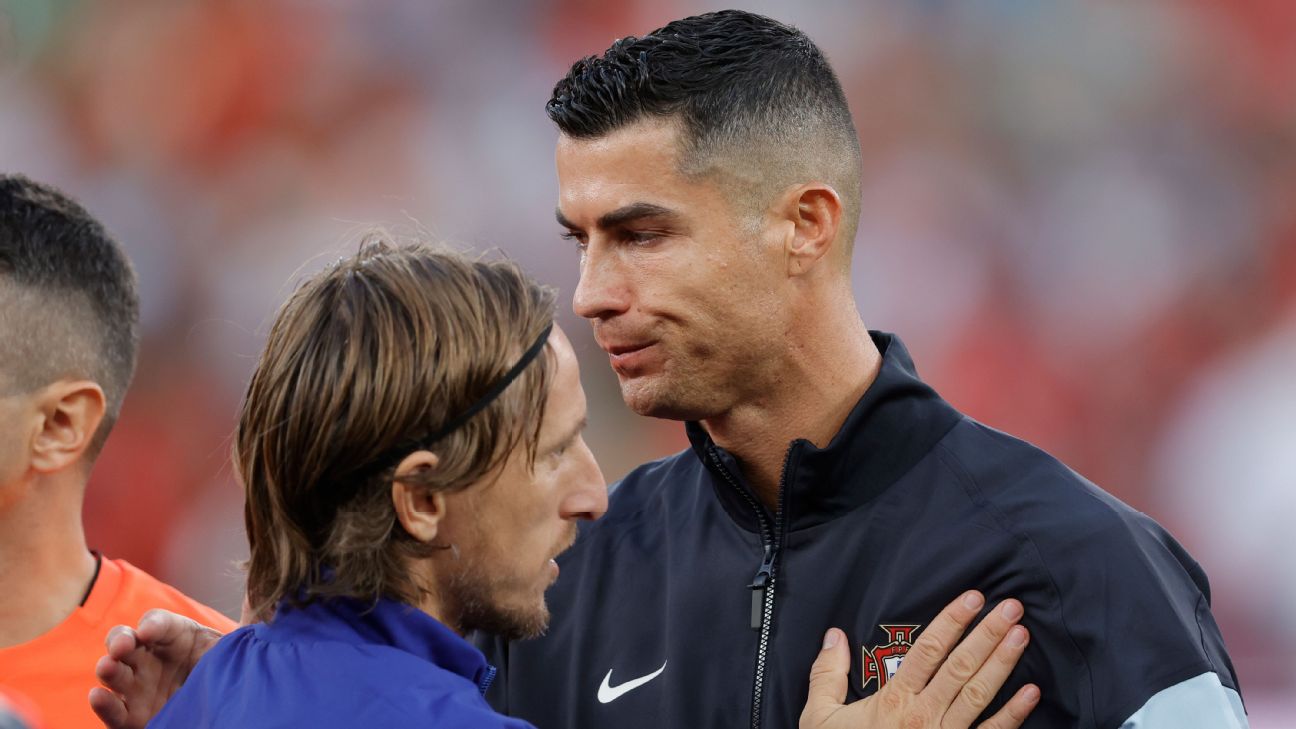 'Icons' Modric, Ronaldo battle to avoid World Cup send-off