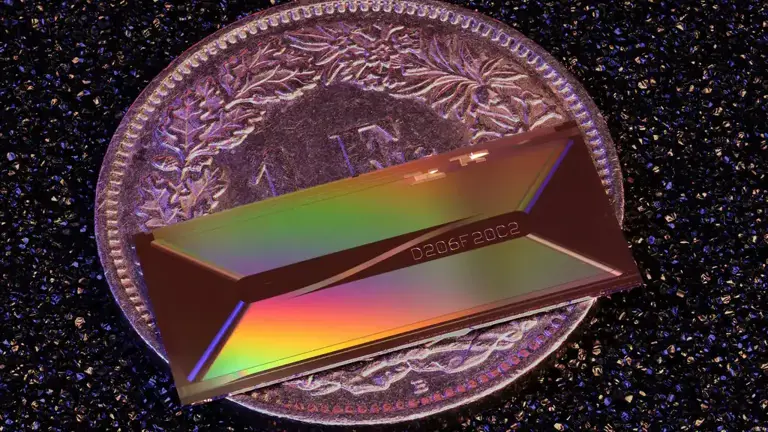 Physicists finally figured out how to fit an ultrafast pulsing laser ...