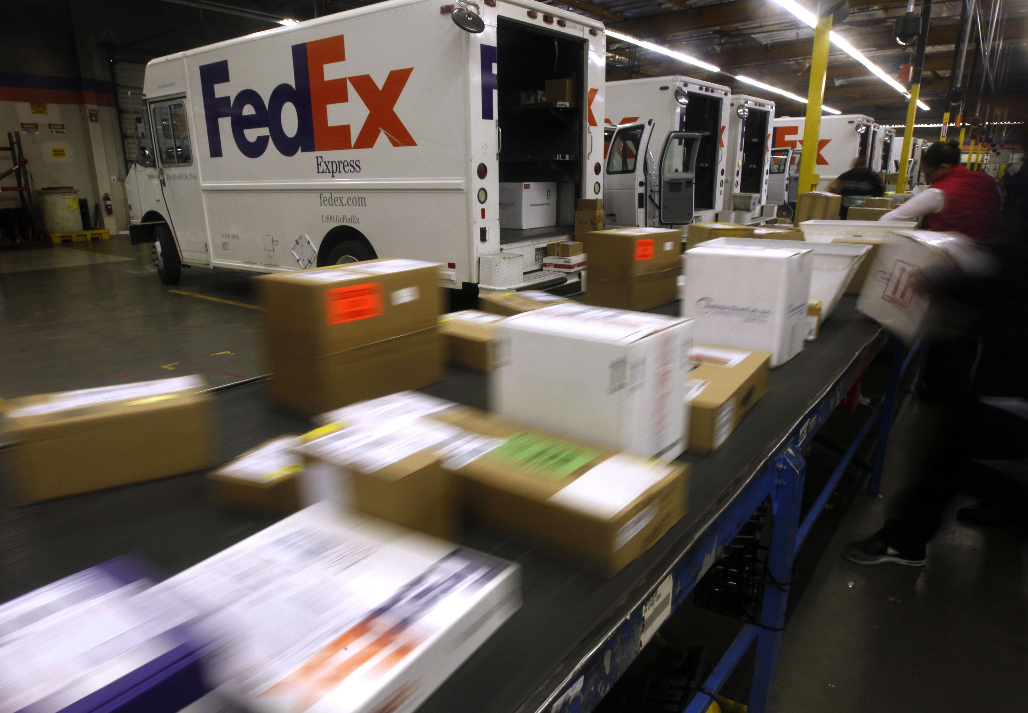 FedEx offloads contract logistics unit in $1.4 billion CMA CGM deal