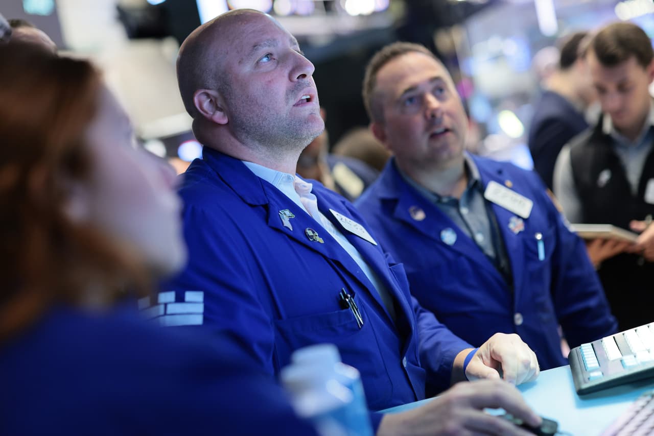 A third-quarter tech rotation: Meta advances while semiconductor stocks ...