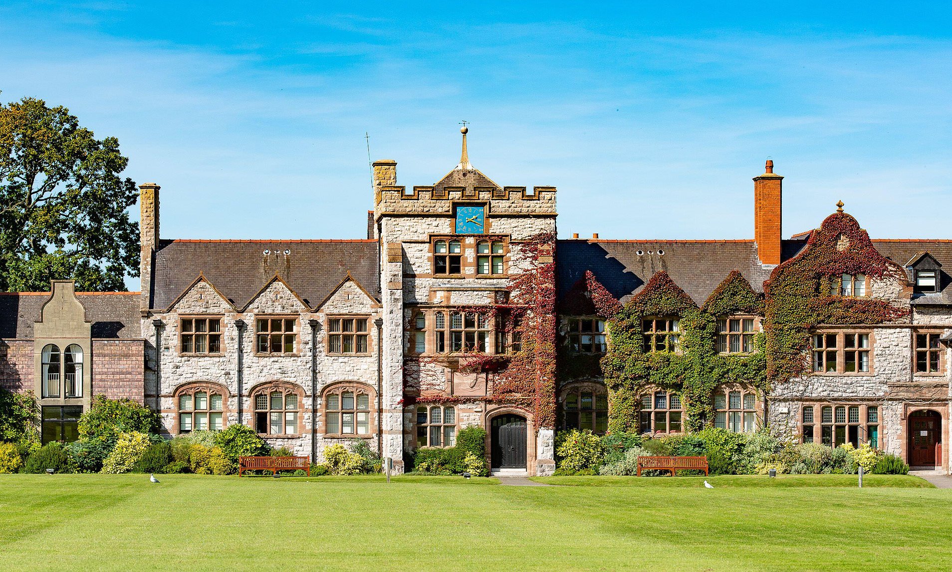 One of UK's oldest private schools announces shock closure amid Labour ...