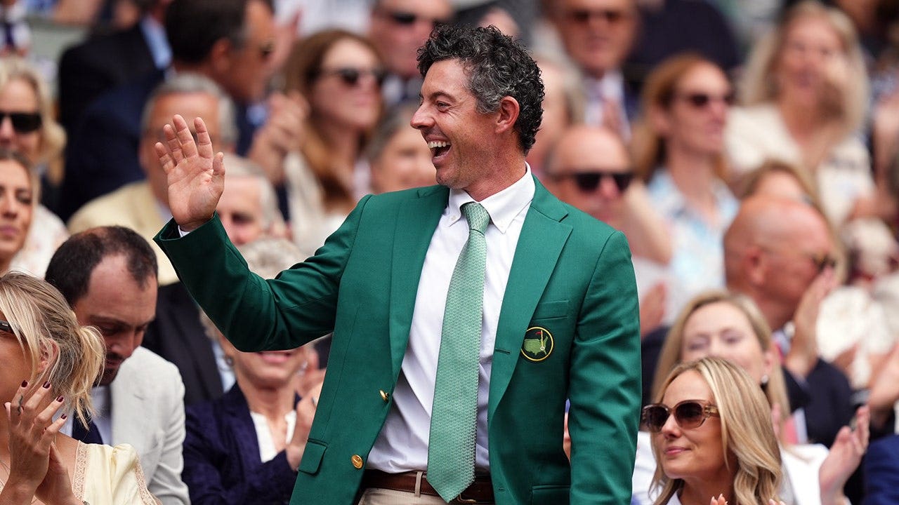 Rory McIlroy turns heads at Wimbledon by sporting his Masters green ...