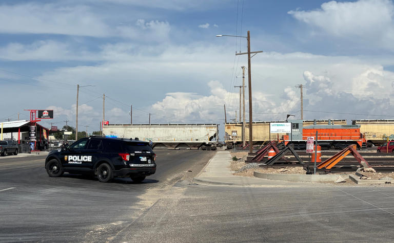 Derailed train blocks traffic at Amarillo Boulevard