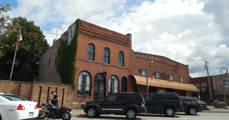 The perfect small town near Kinnickinnic State Park
