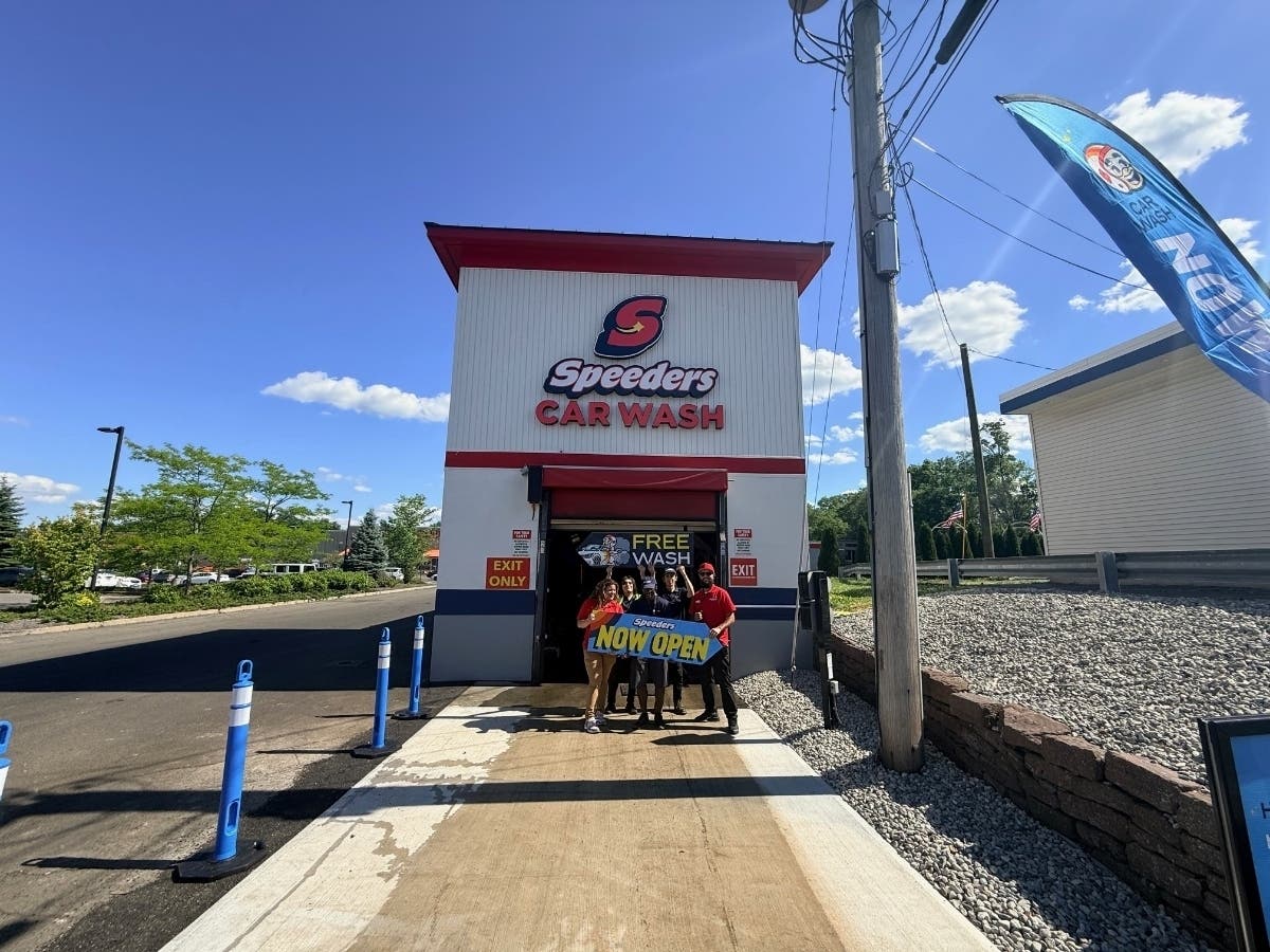 Car wash chain speeds into Middletown — with free washes