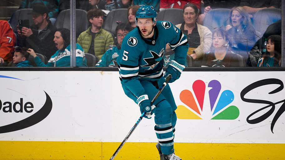 Capitals sign Vincent Desharnais