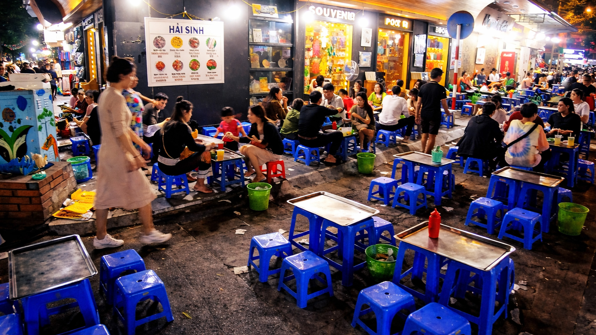 Walking through Hanoi's night food streets (4K)