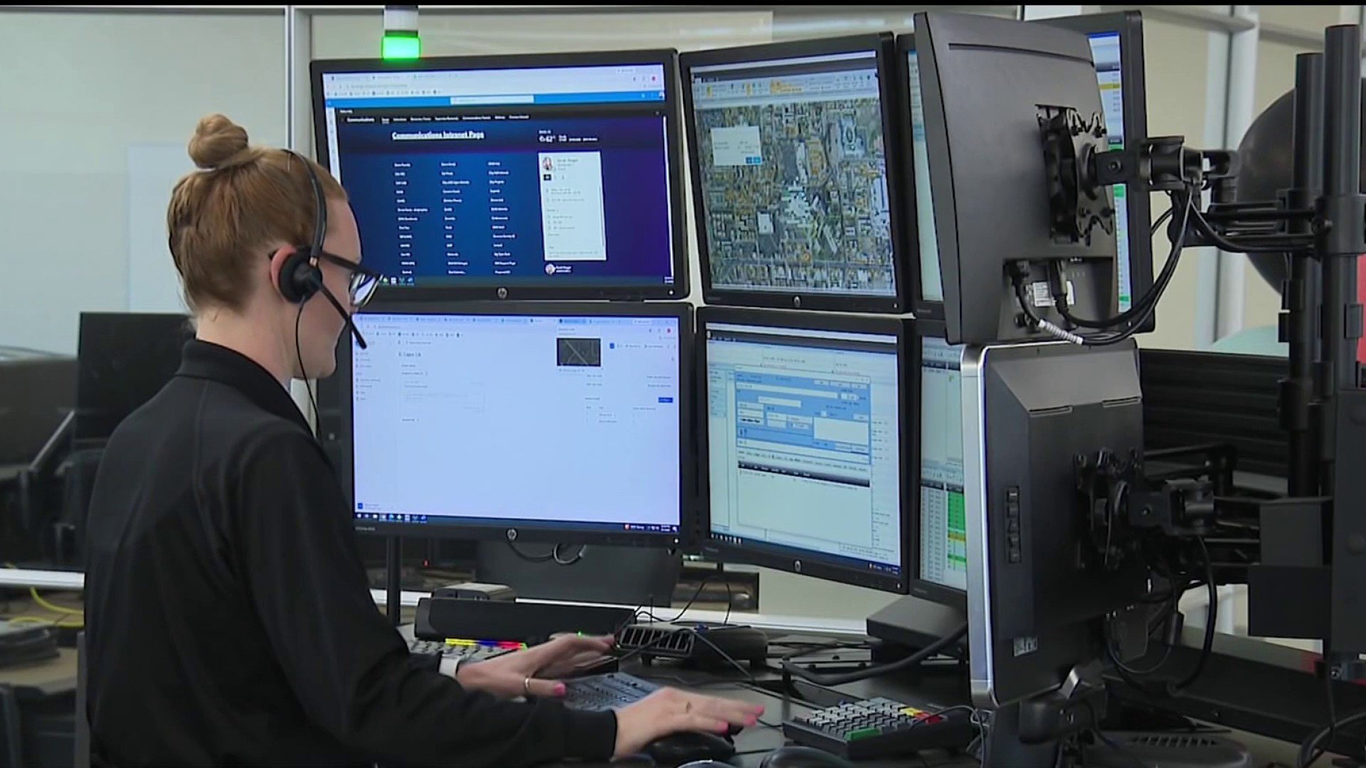 AI now answers non-emergency calls to police in El Cajon, a first in ...