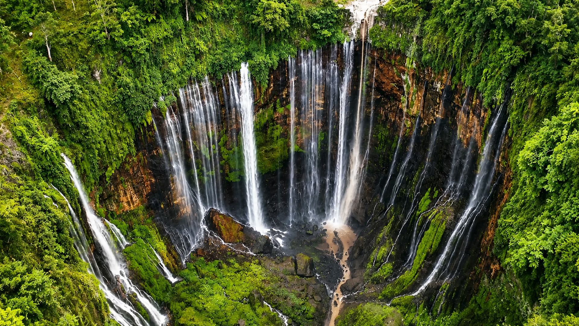 Why does this waterfall look like a curtain?