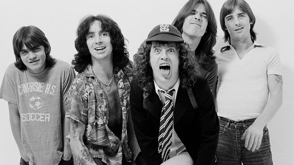 AC/DC's 'Thunderstruck' re-enters Billboard Global 200 after 53 years ...