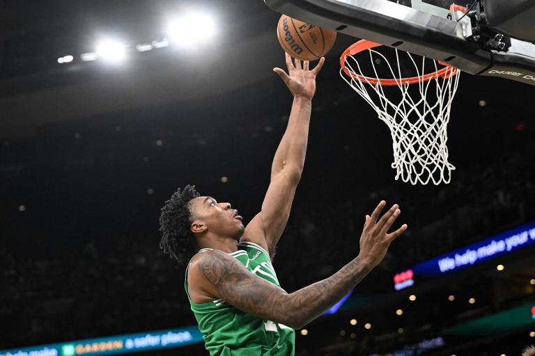 Celtics re-sign Amari Williams to two-way deal