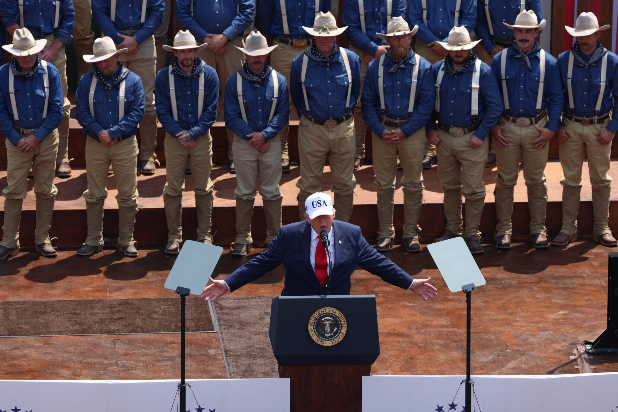 Trump brings Roosevelt’s Medal of Honor as a gift during library’s ...