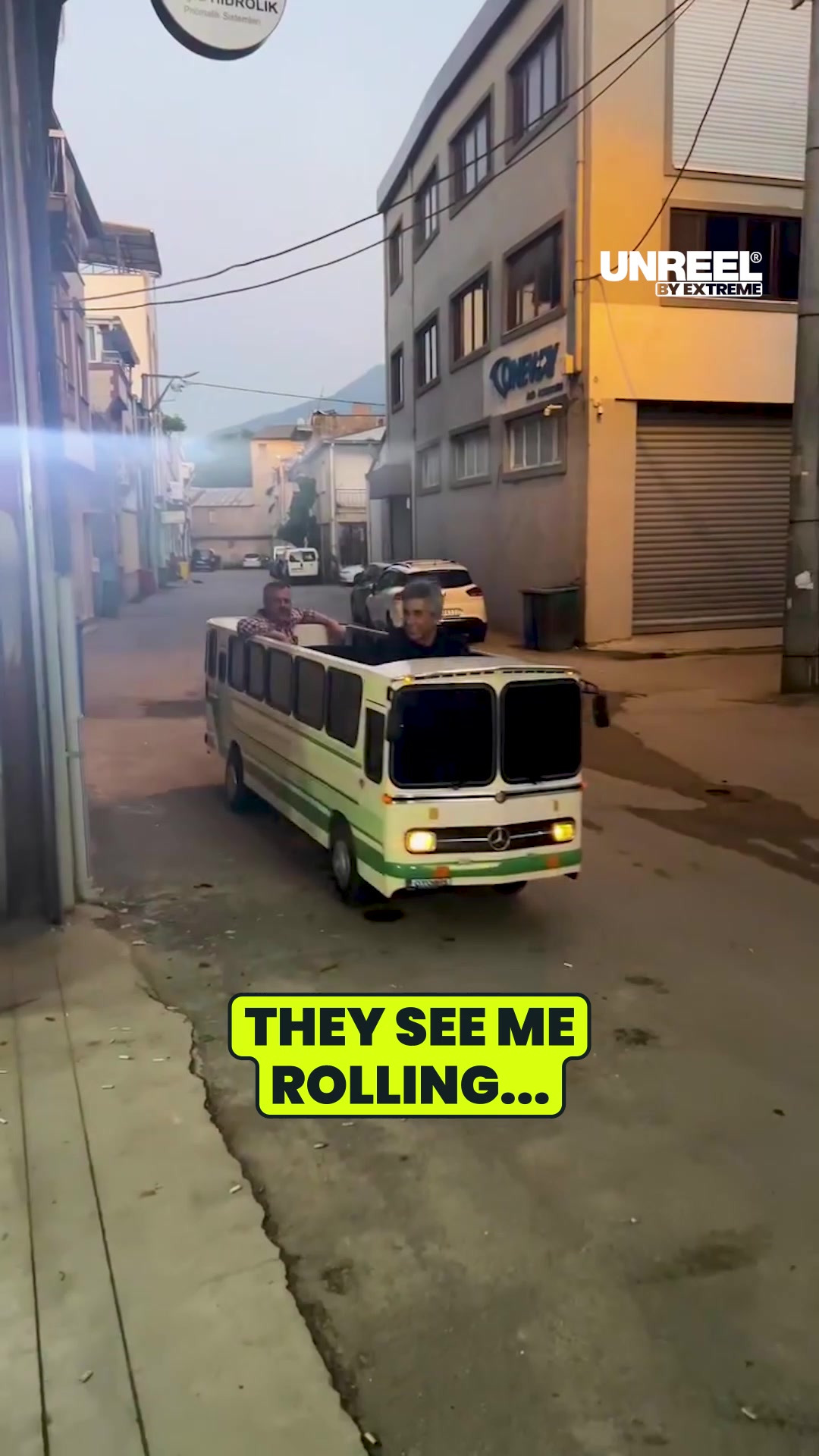 Building a drivable miniature Mercedes O302: Custom mini bus hits the ...