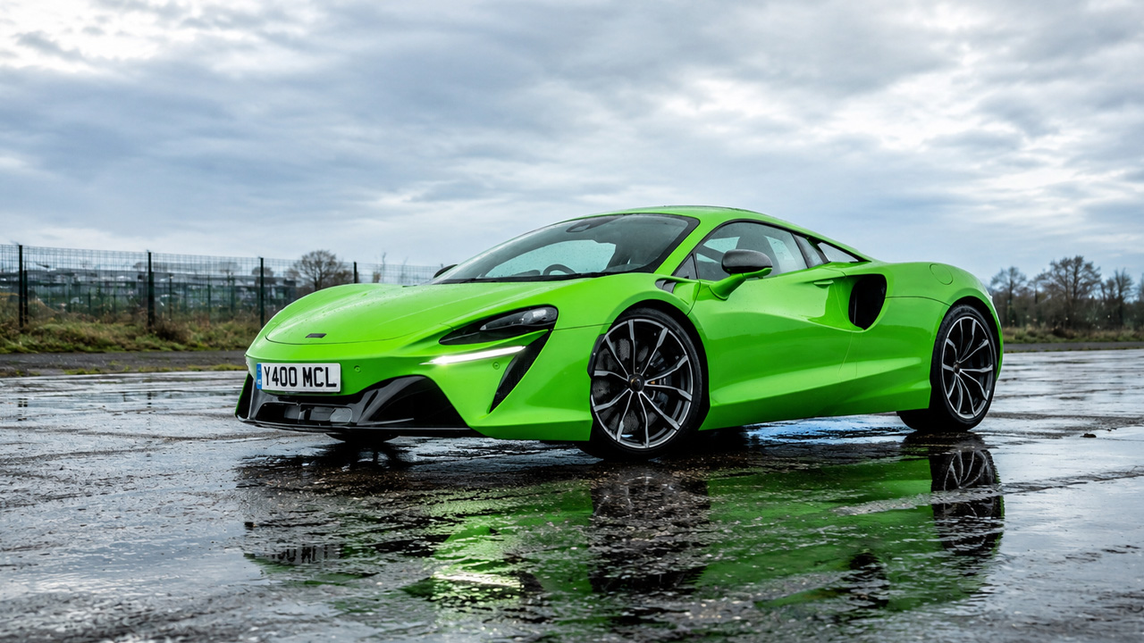 Can Izzy Hammond handle a 680HP McLaren?