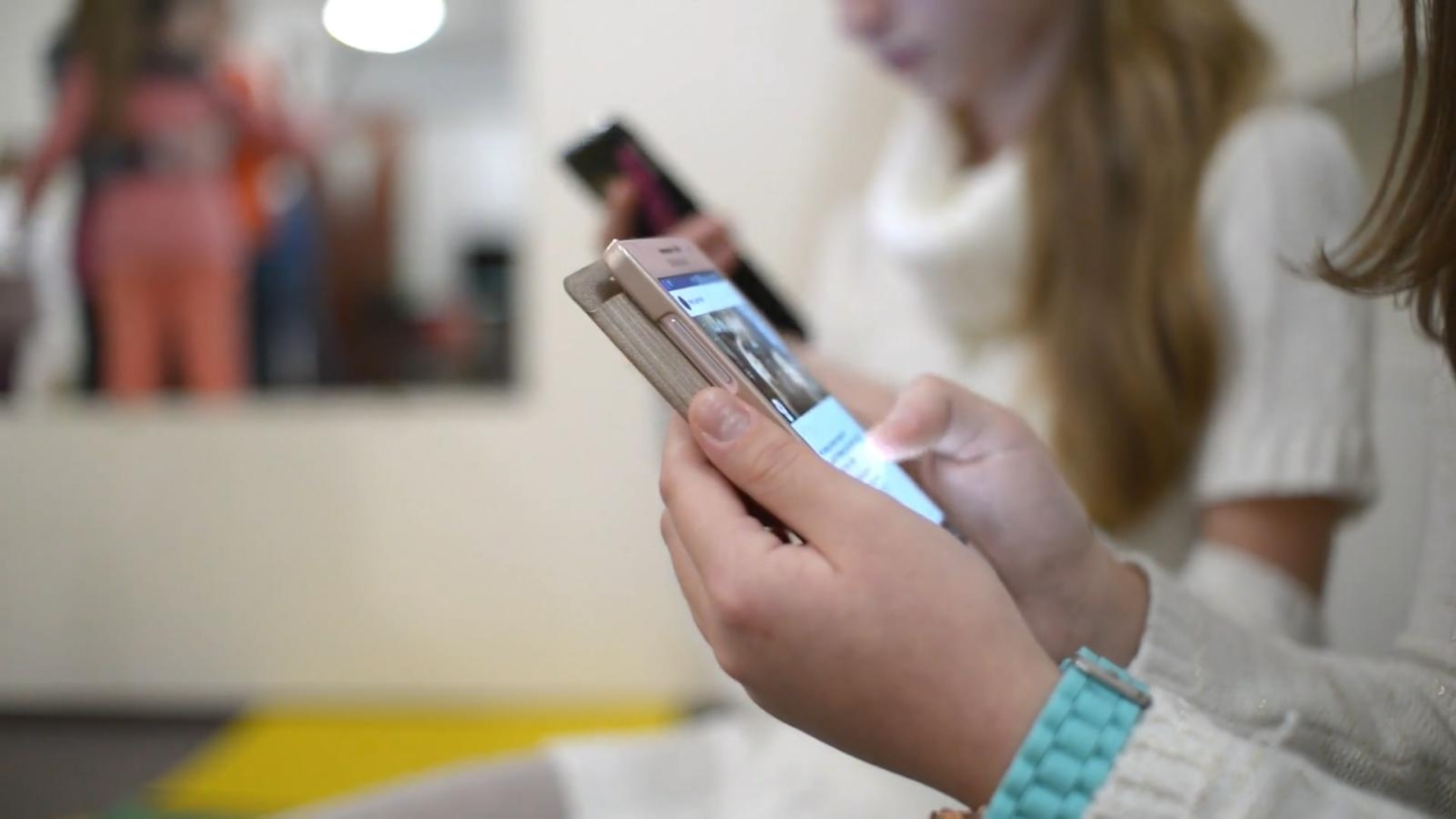Phone addiction spotlight: New research on excessive screen use