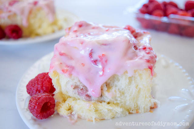 Raspberry sweet rolls recipe (with raspberry cream cheese frosting)