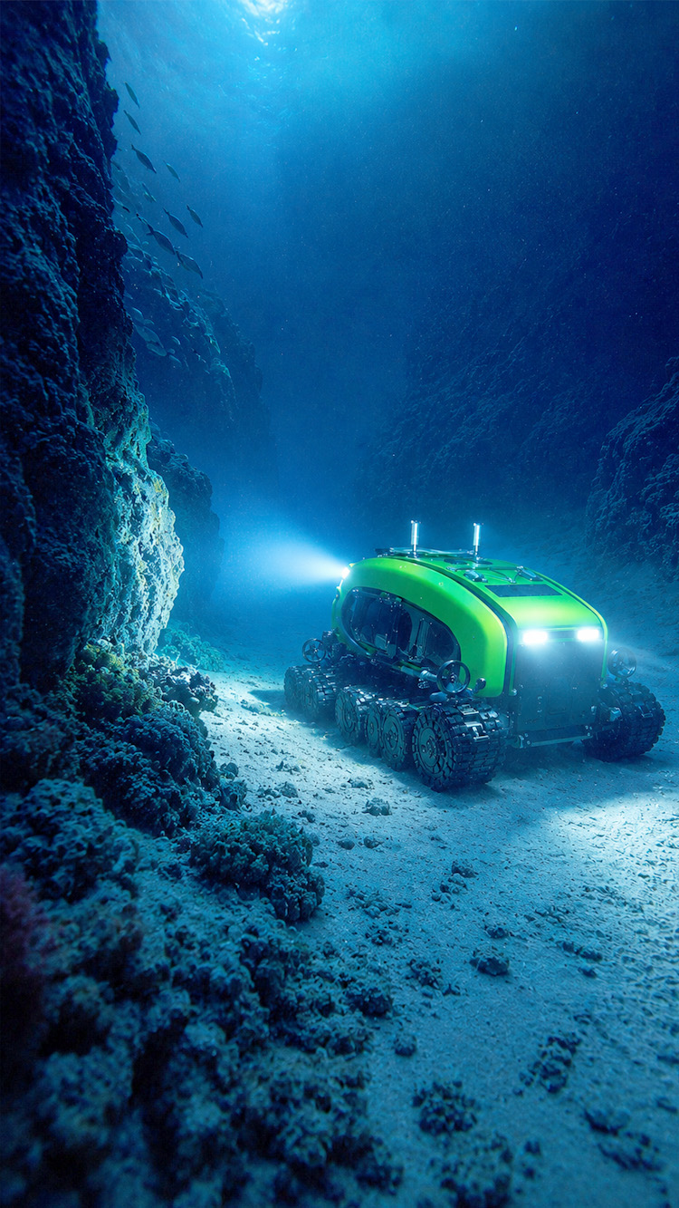 Exploring the deep ocean by submarine adventure