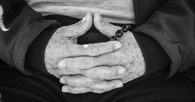 Science reveals this is what happens to your brain during prayer
