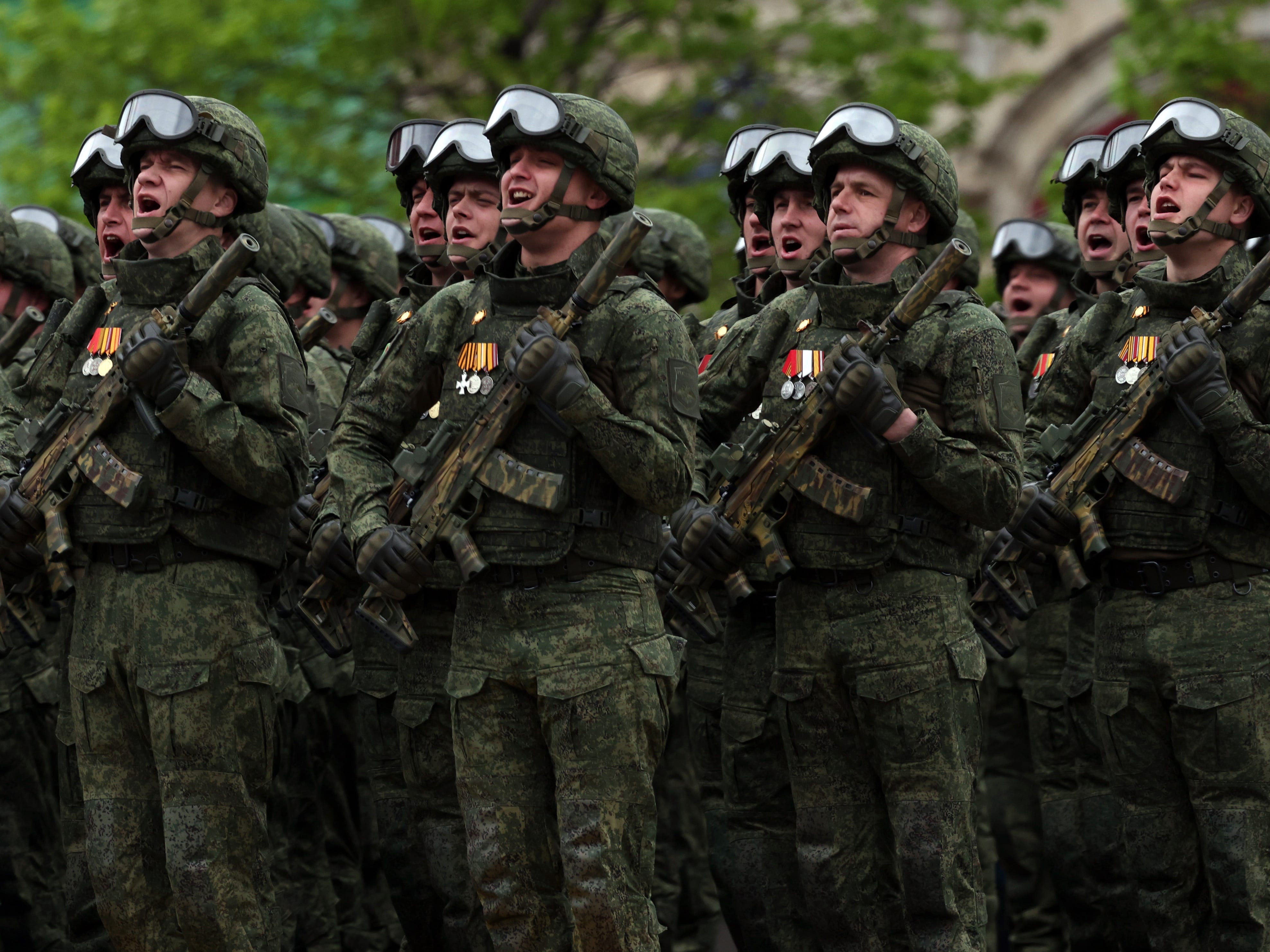 Russia's disrupted supply routes are forcing its troops to walk 18 ...