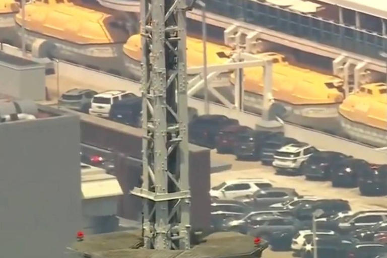 Sky News halted for breaking news as two daredevils scale Empire State ...