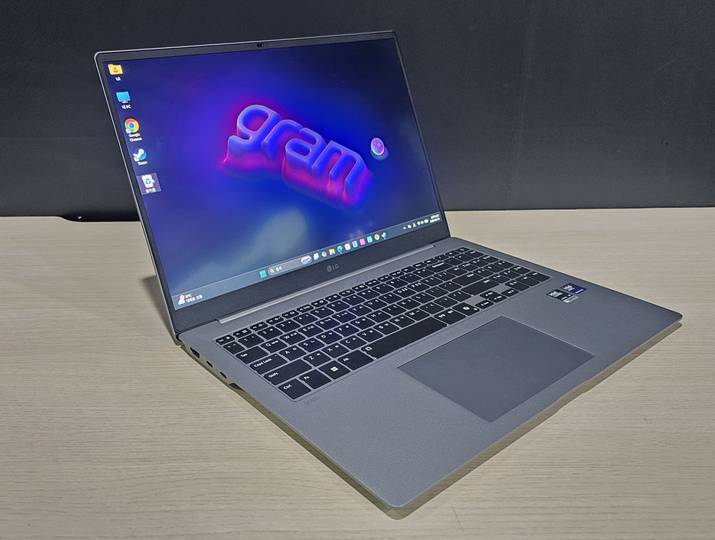 [리뷰] AI PC 시대의 '끝판왕' 슬림북, LG 그램 프로 AI 2026