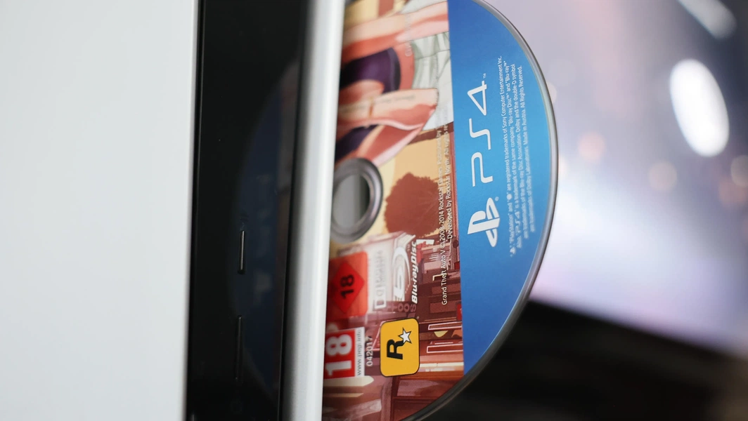 Game preservation leader backs piracy amid disc phase-out