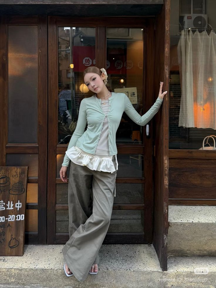 Ide mix and match outfit warna pastel untuk kamu yang punya kulit cool ...