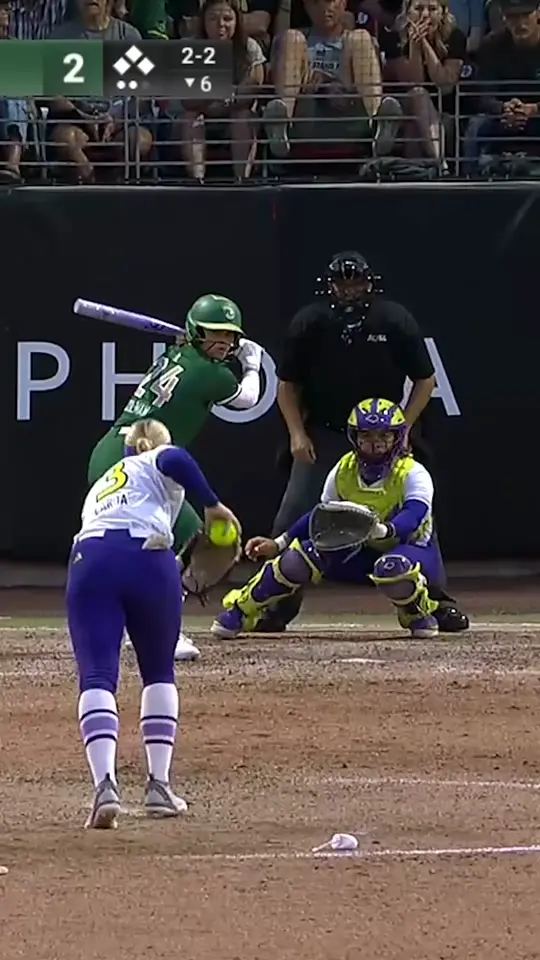 Jayda Coleman go-ahead grand slam 🤯🤯 oh my goodness, Talons lead ...