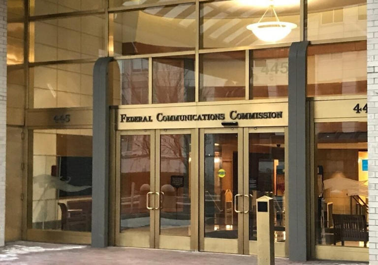 FCC moves to speed satellite license reviews, boosting SpaceX and rival ...
