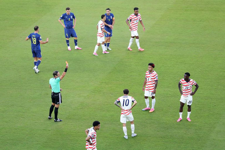 Folarin Balogun shows class with action toward official after shocking ...