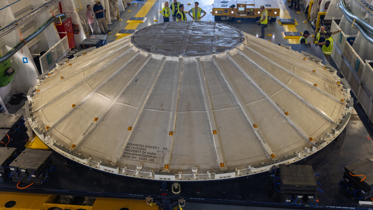 'Flying saucer' arrives at NASA for Artemis 3 in time for Worlld UFO ...