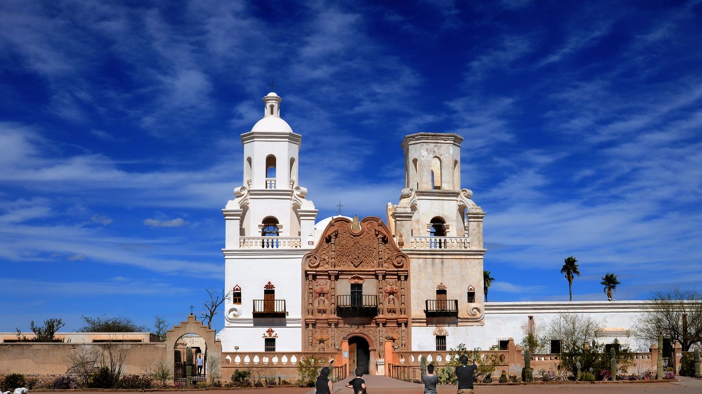 In 1776, Arizona belonged to Native Americans and Spain