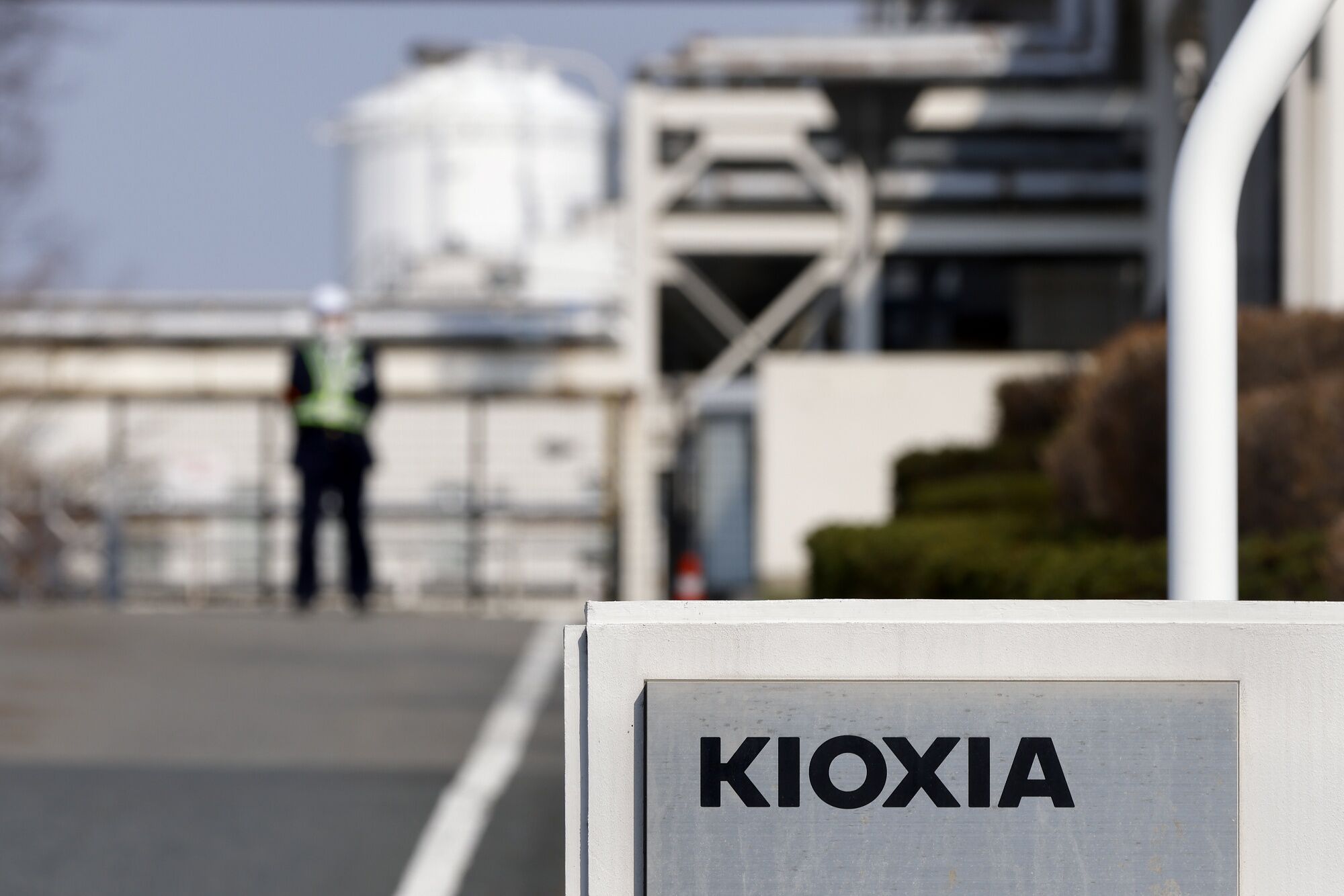 Kioxia ships samples of new flash memory for AI data centers