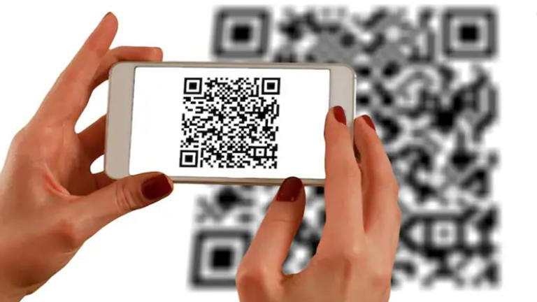 QR code: স্ক্যান করার আগে ৫ সেকেন্ড দাঁড়ান, না-হলে খালি হয়ে যাবে ...