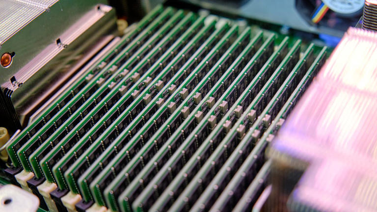 Meta magically merges DDR4 memory into a DDR5 server, thanks to the ...