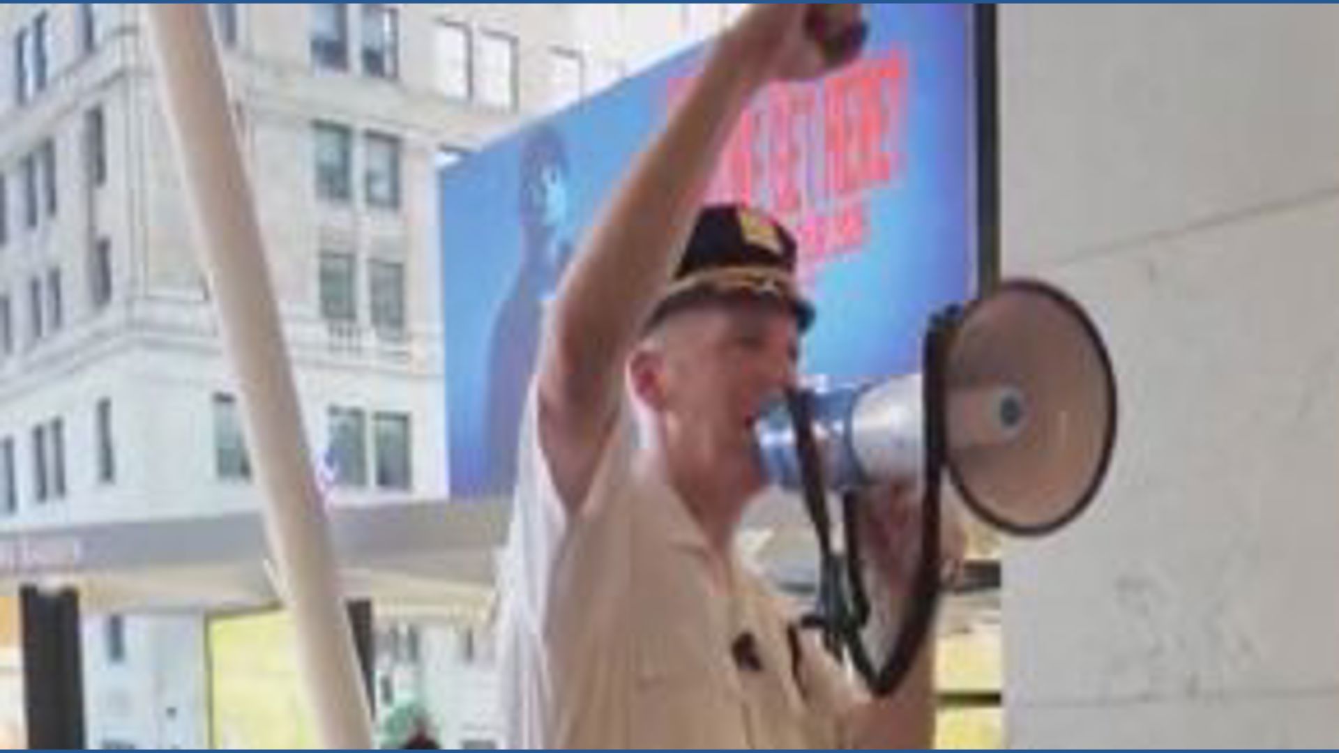 New York police chief quotes Taylor Swift lyrics using a megaphone ...