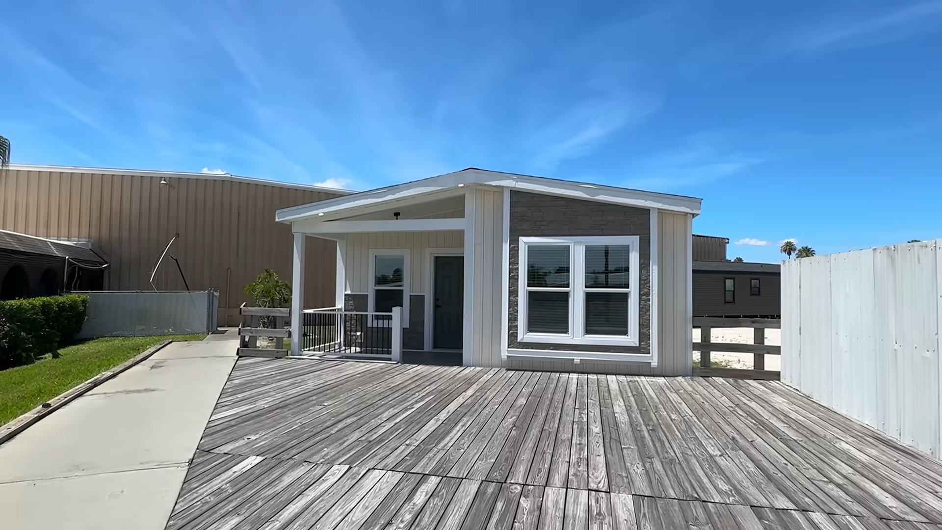 This small mobile home packs in high-end features