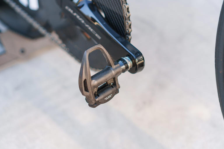 Tadej Pogačar's time trial bike: a weight-saving Colnago frame, 64 ...