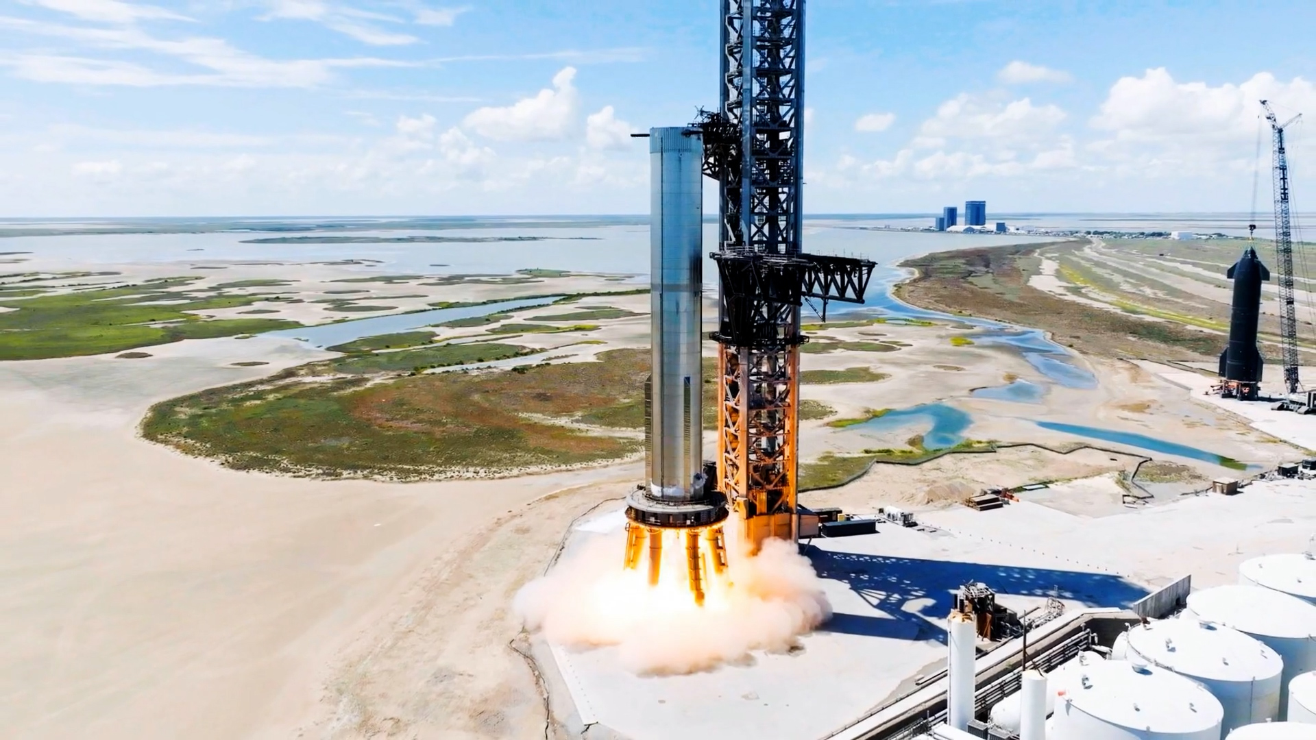 Starship’s first orbital test window took shape as Virgin Orbit faltered