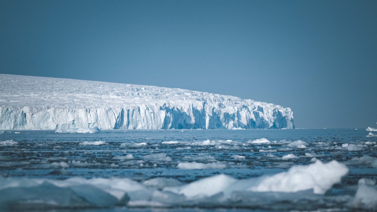 Deep-ocean heat is creeping toward Antarctica’s ice, a decades-long ...