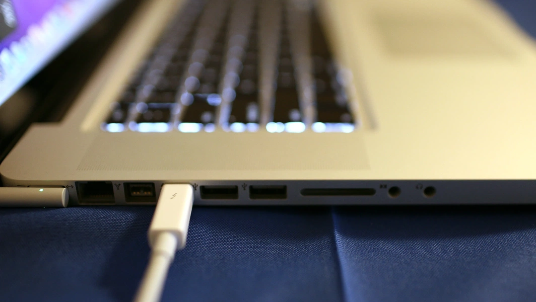 USB port colors and symbols explained